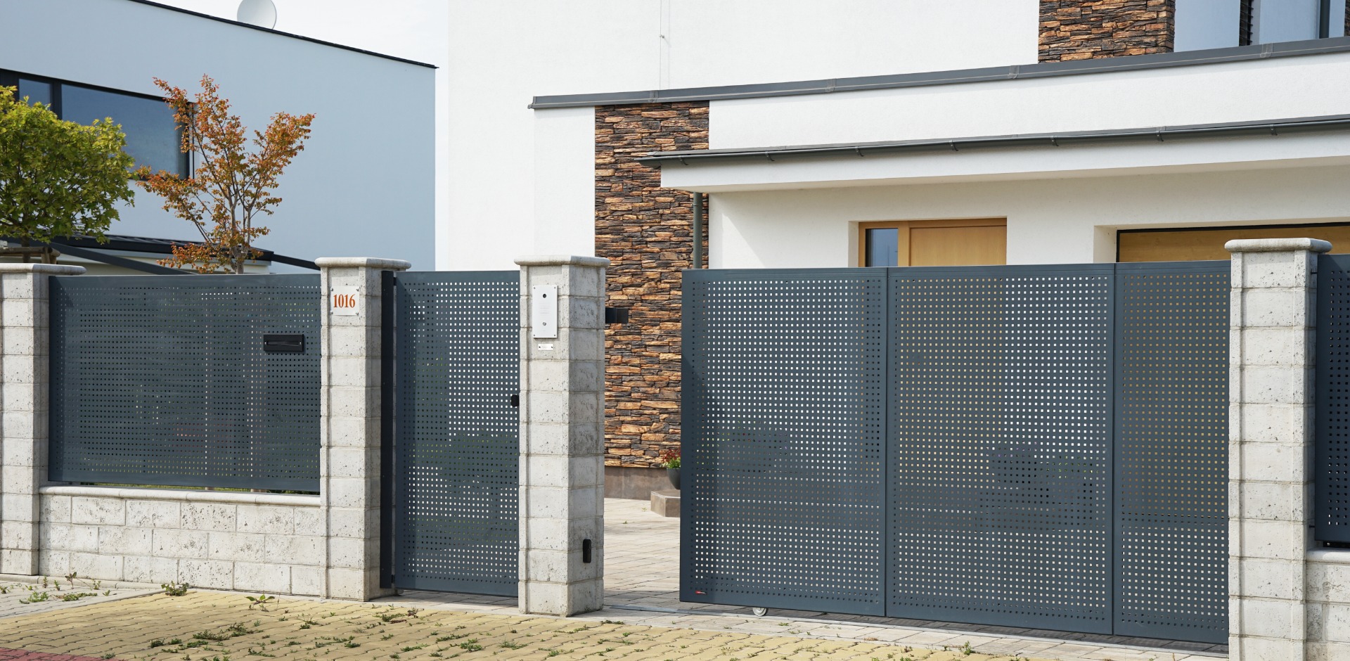 Hliníkové brány a branky, moderní ploty, montáže plotů,