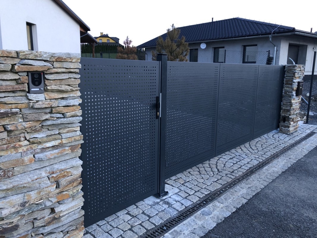 Hliníkové brány a branky, moderní ploty, montáže plotů,